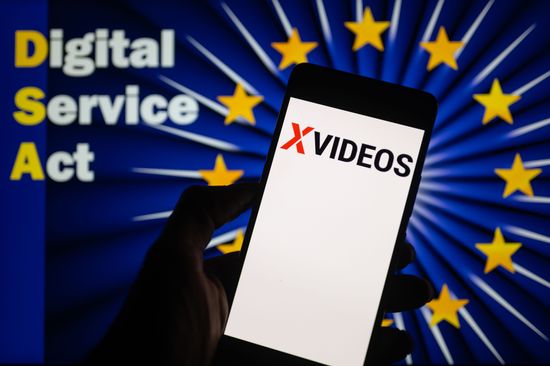 Xvideos Logo Being Displayed On Smartphone Foto stock editorial - Imagem stock | Shutterstock ...