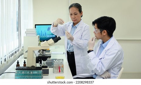 Professional Scientists Team Conducting Experiment Modern Stock Photo 2210272795 | Shutterstock
