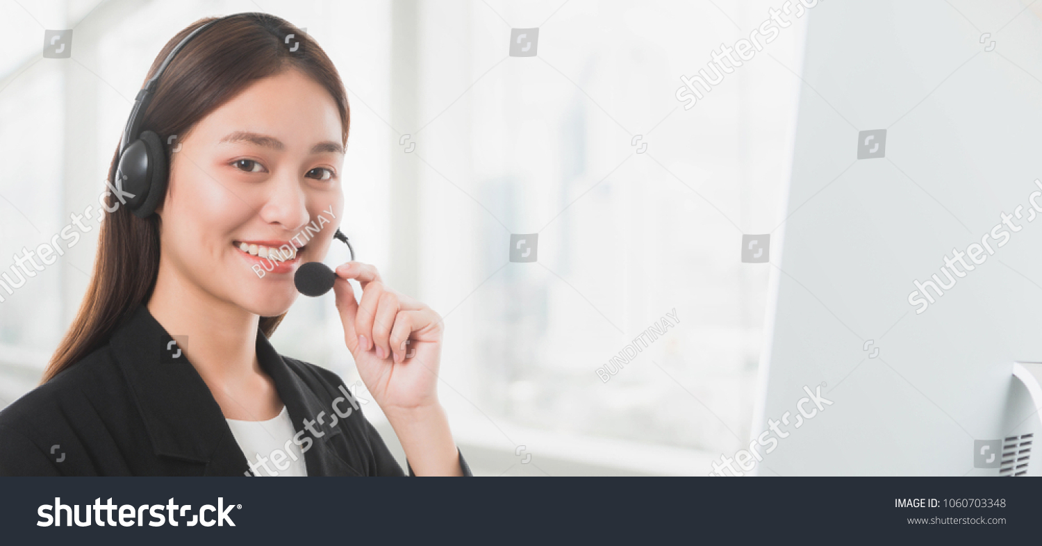 853 Asian customer support monitor Gambar, Foto Stok & Vektor | Shutterstock