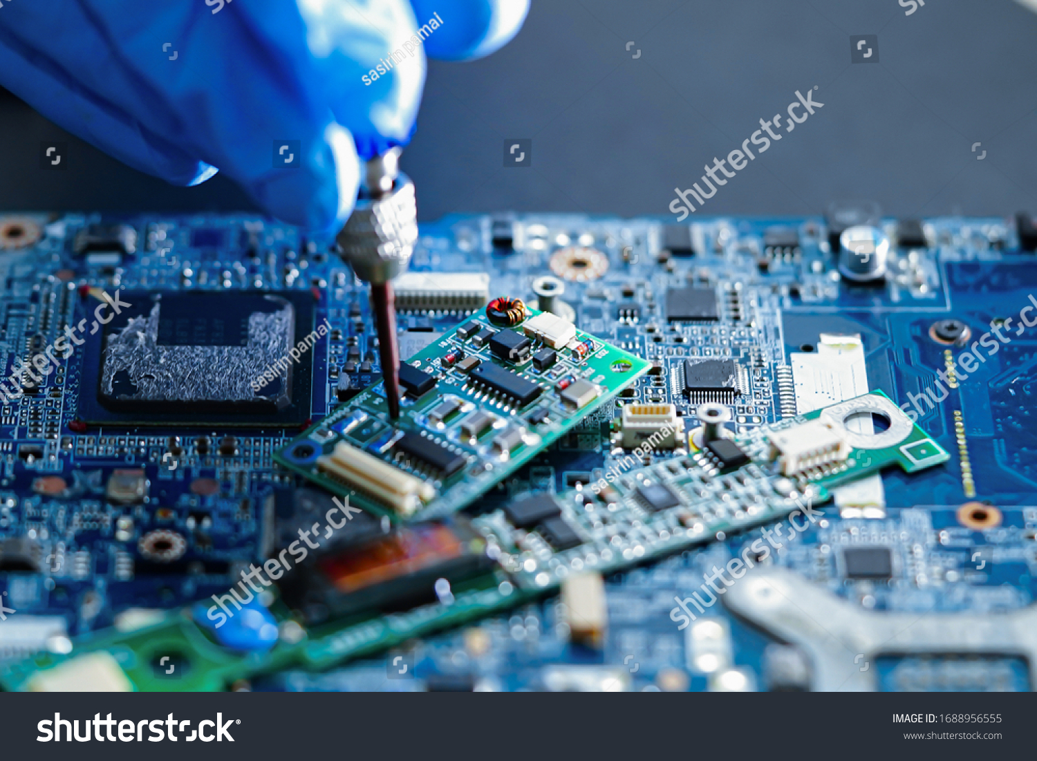 Pc Repairing Technician: Over 26,677 Royalty-Free Licensable Stock ...
