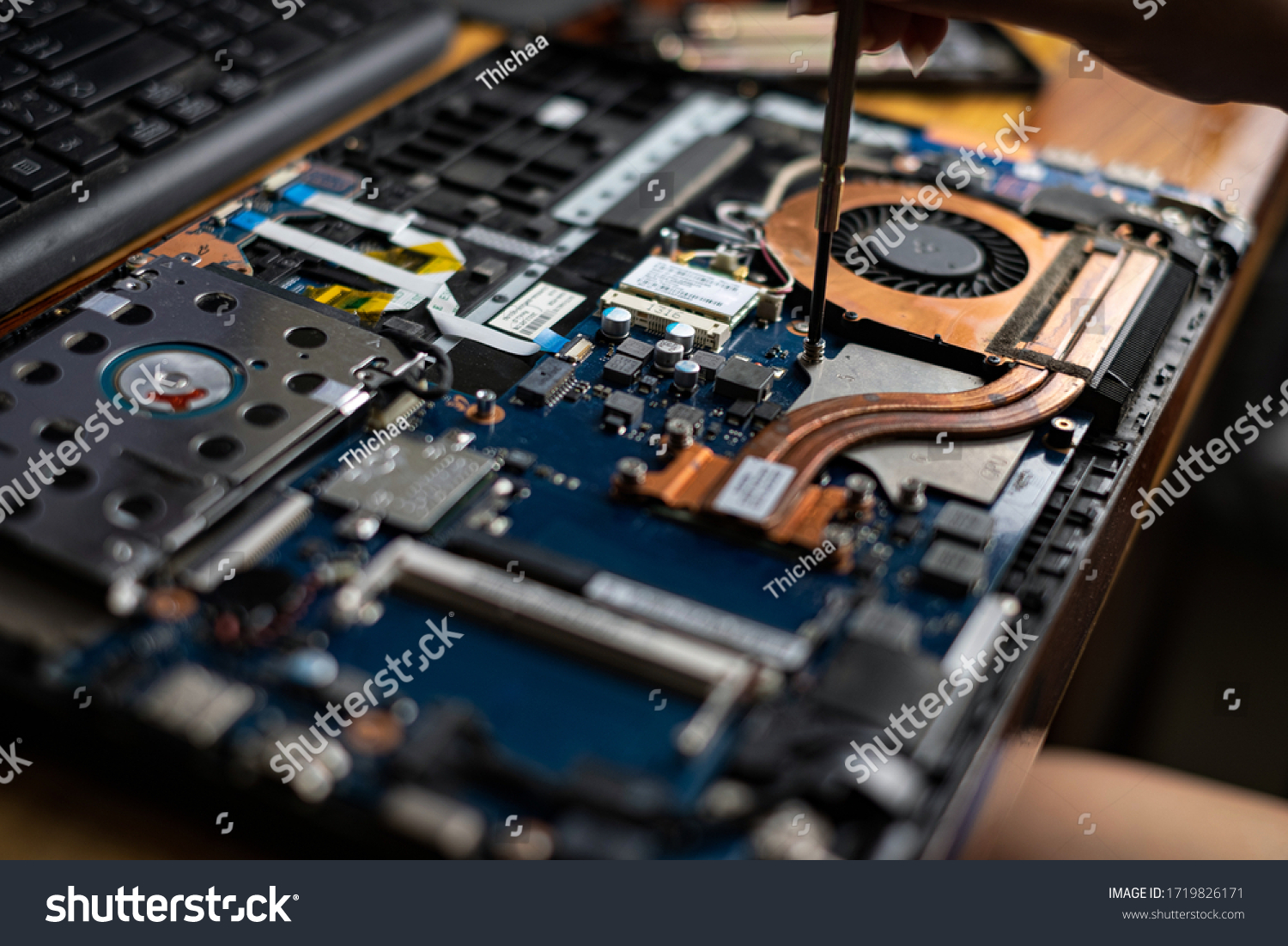 28,909 Pc Repairing Technician Images, Stock Photos & Vectors ...