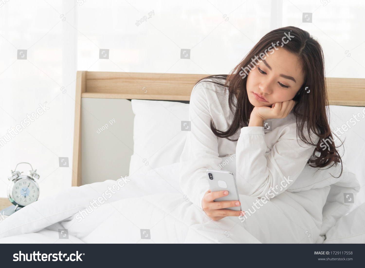 13,553 Phone Asian Sad Images, Stock Photos & Vectors | Shutterstock