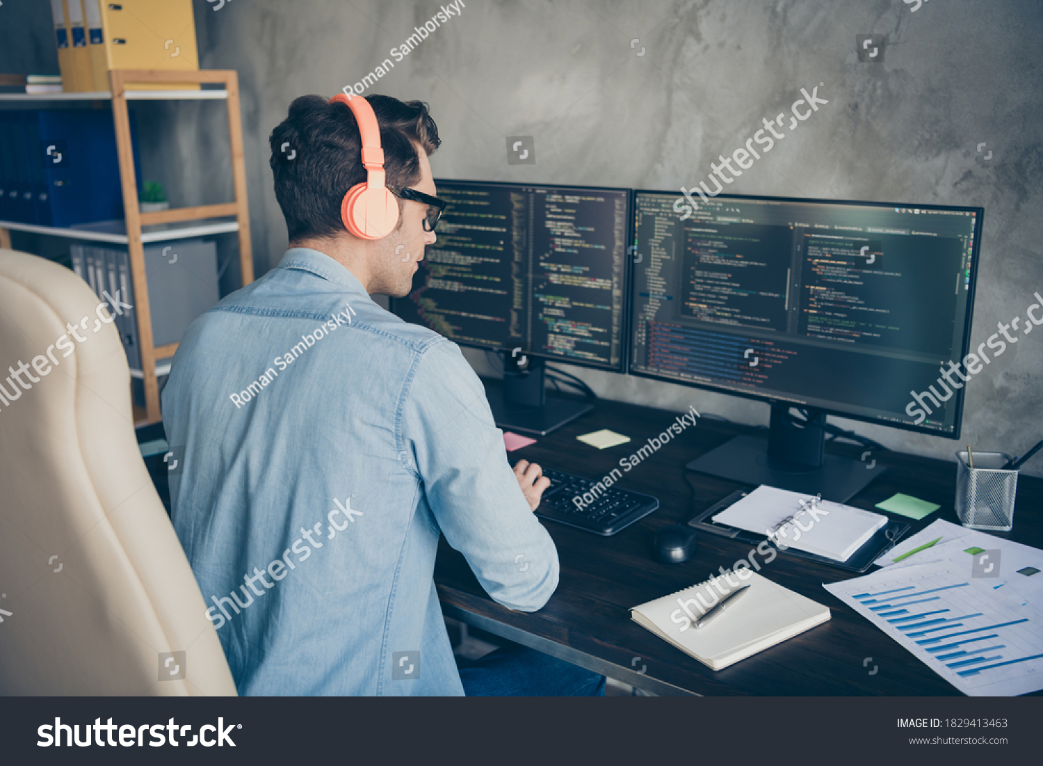 12,783 Coding Guy Guy Images, Stock Photos & Vectors | Shutterstock