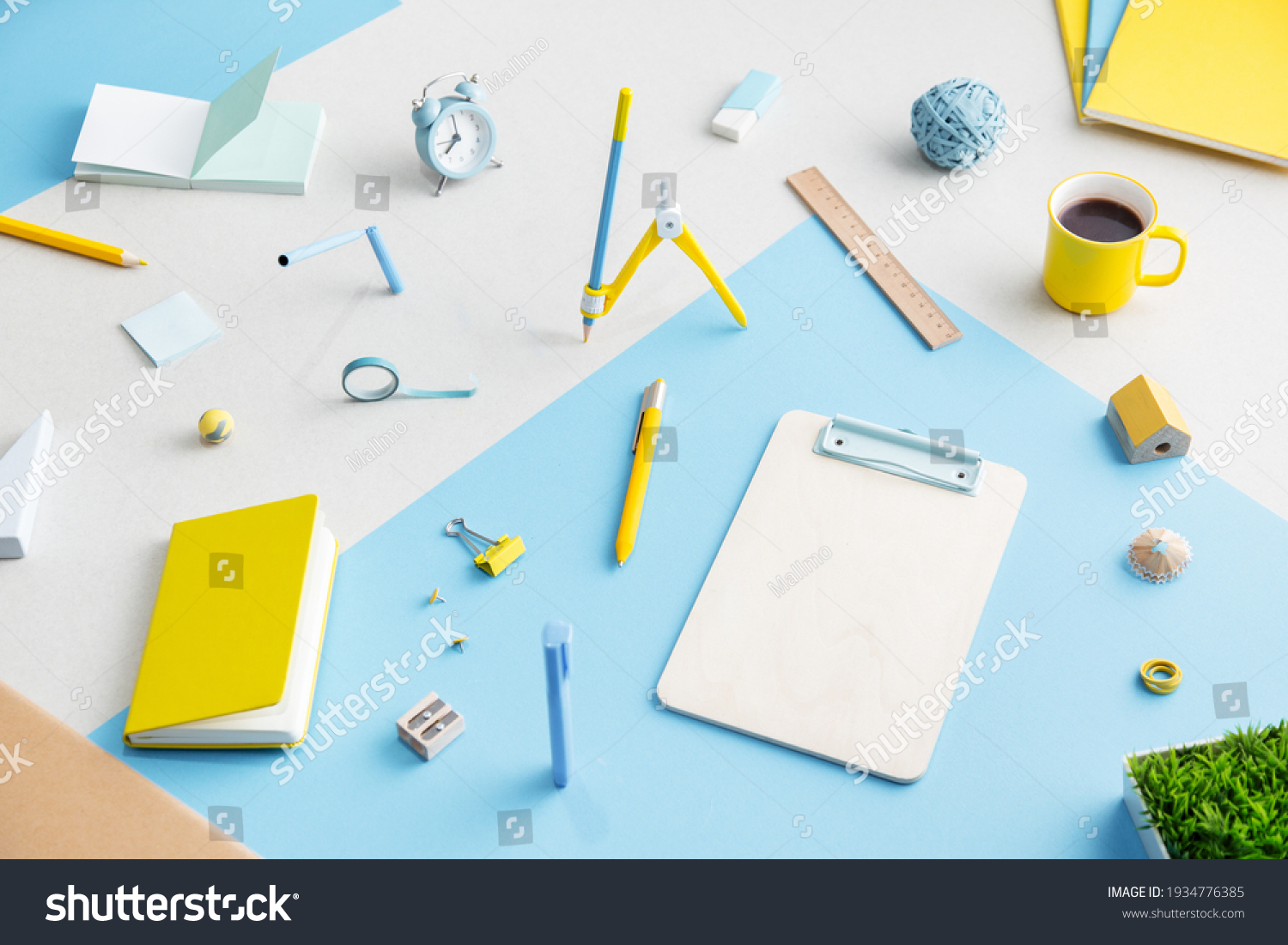 171,205 Back School Desk Images, Stock Photos & Vectors | Shutterstock