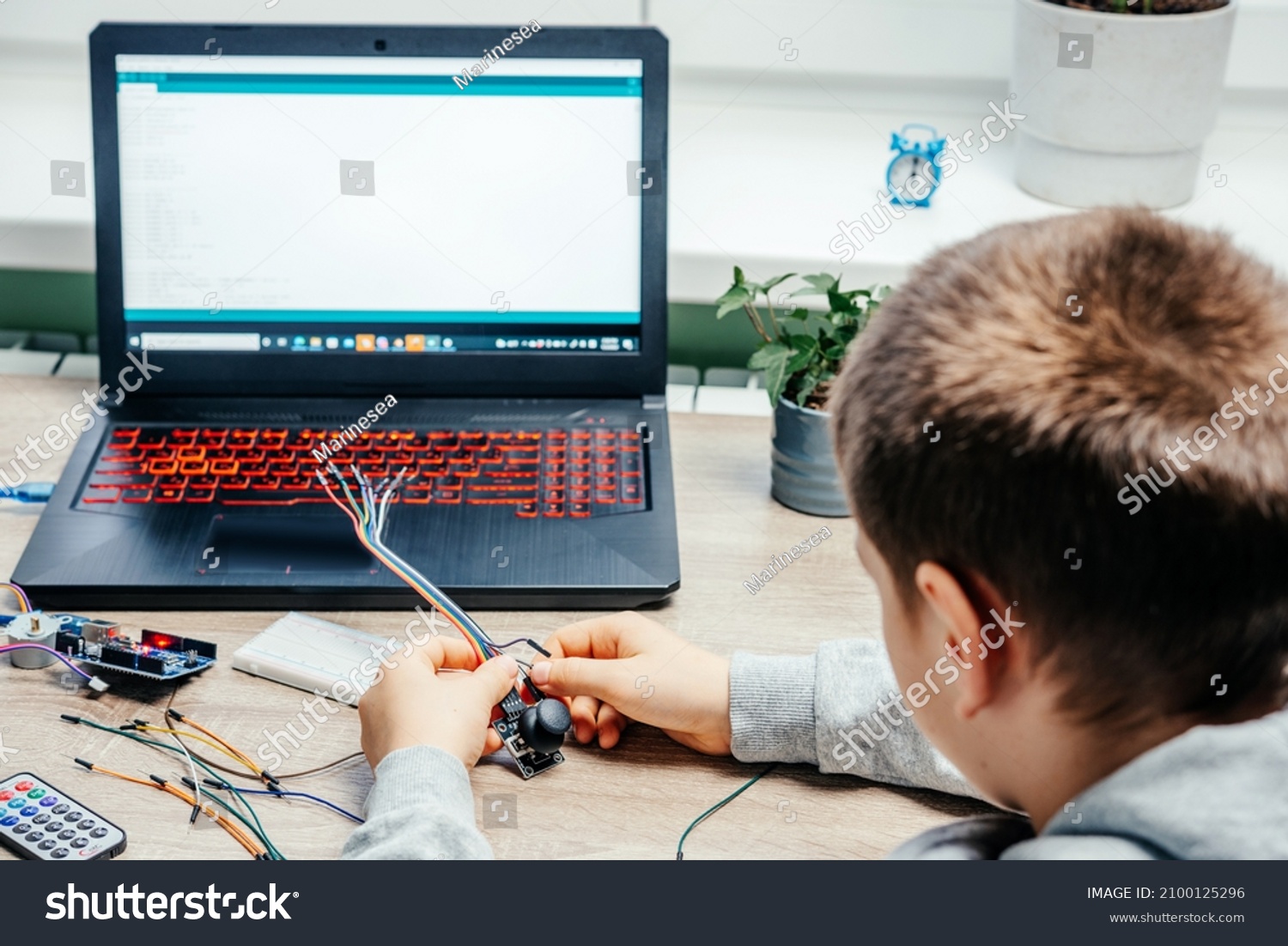 1,738 Student Arduino Images, Stock Photos & Vectors | Shutterstock