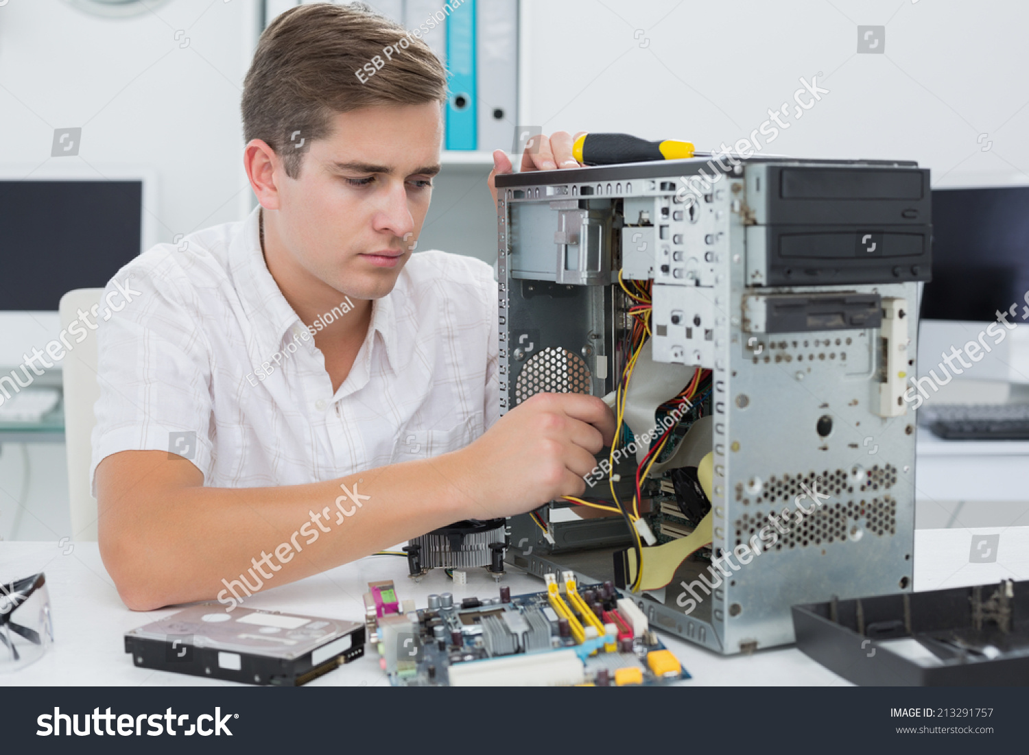 Pc Repairing Technician: Over 26,677 Royalty-Free Licensable Stock ...