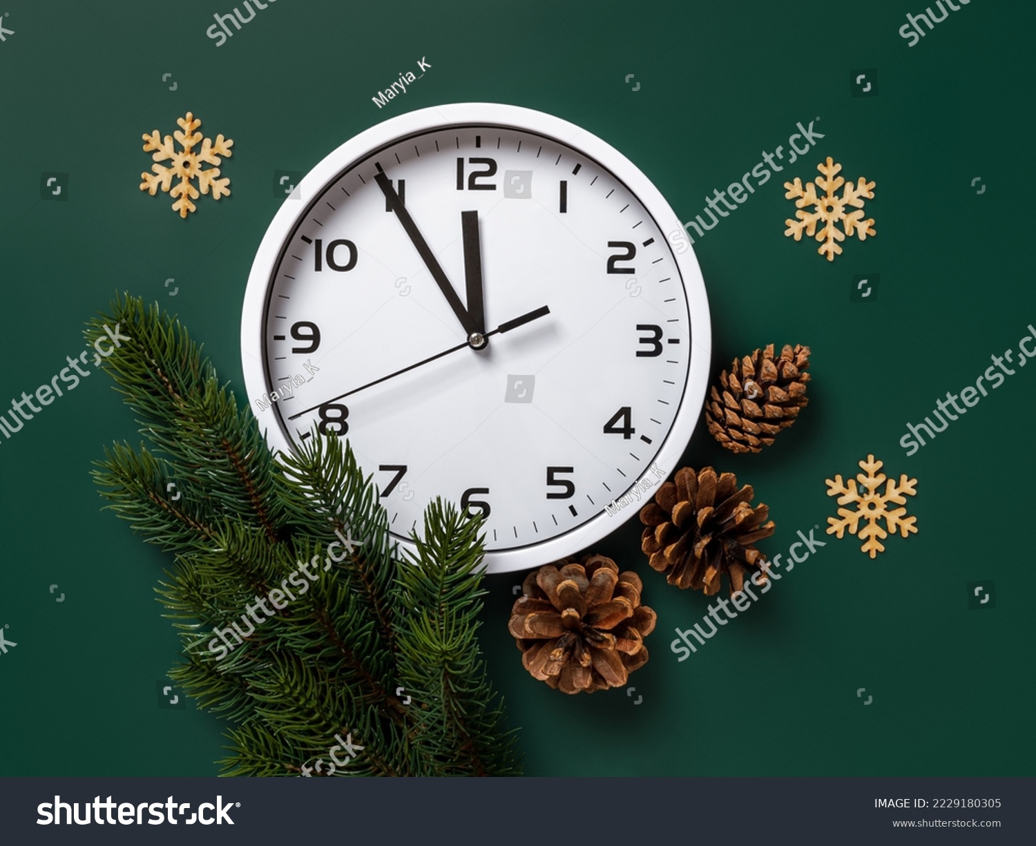 15,813 Clock Green Christmas Royalty-Free Photos and Stock Images ...