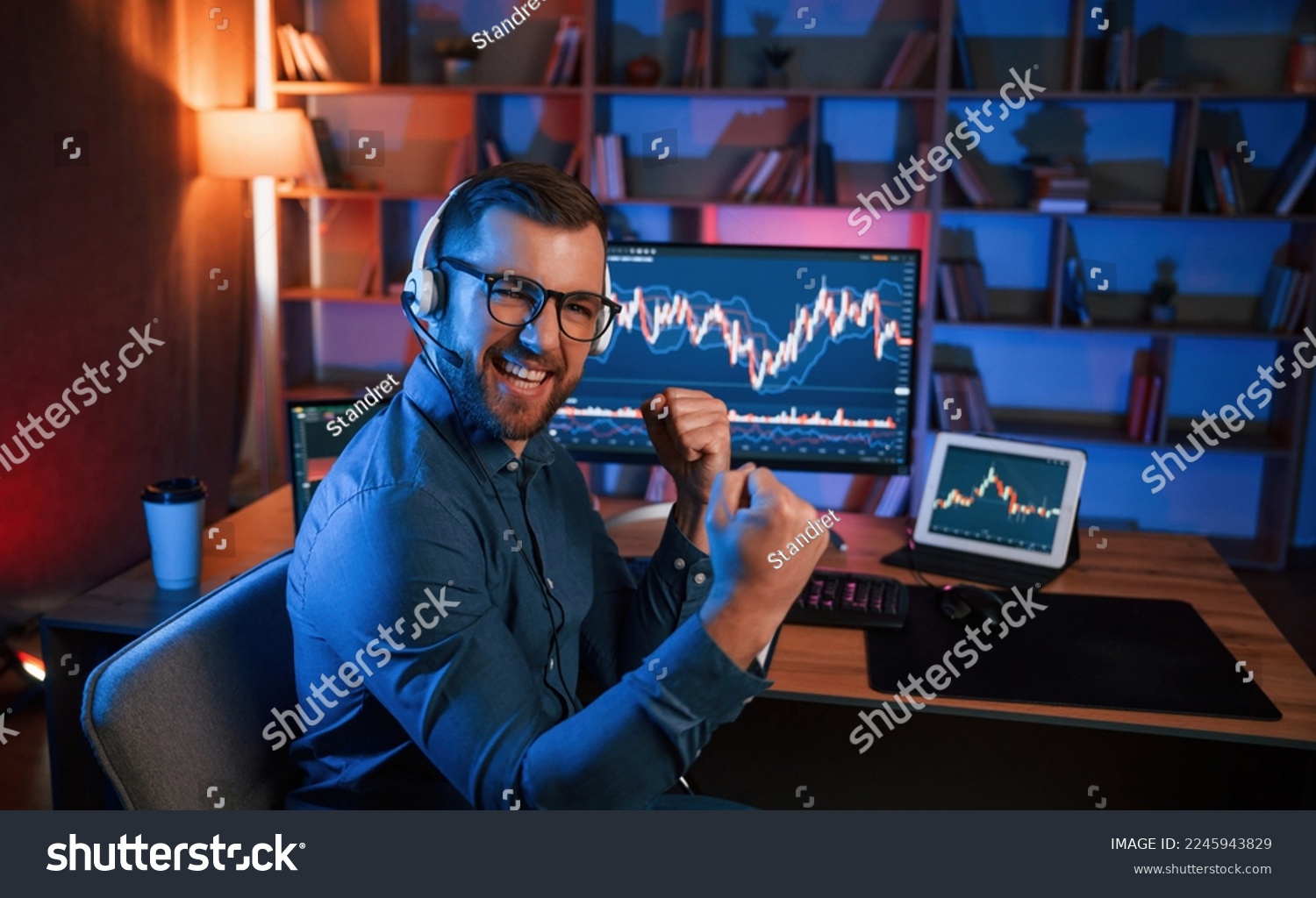6,139 Traders Celebrating Images, Stock Photos & Vectors | Shutterstock