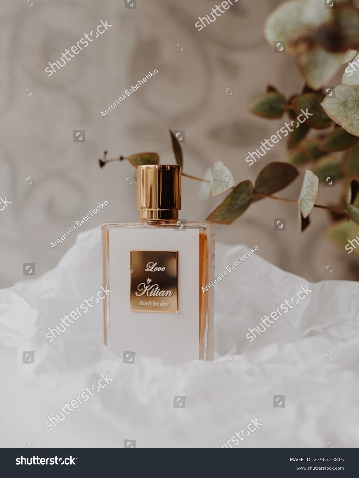 1+ Hundred Perfume Rolling Royalty-Free Images, Stock Photos & Pictures ...
