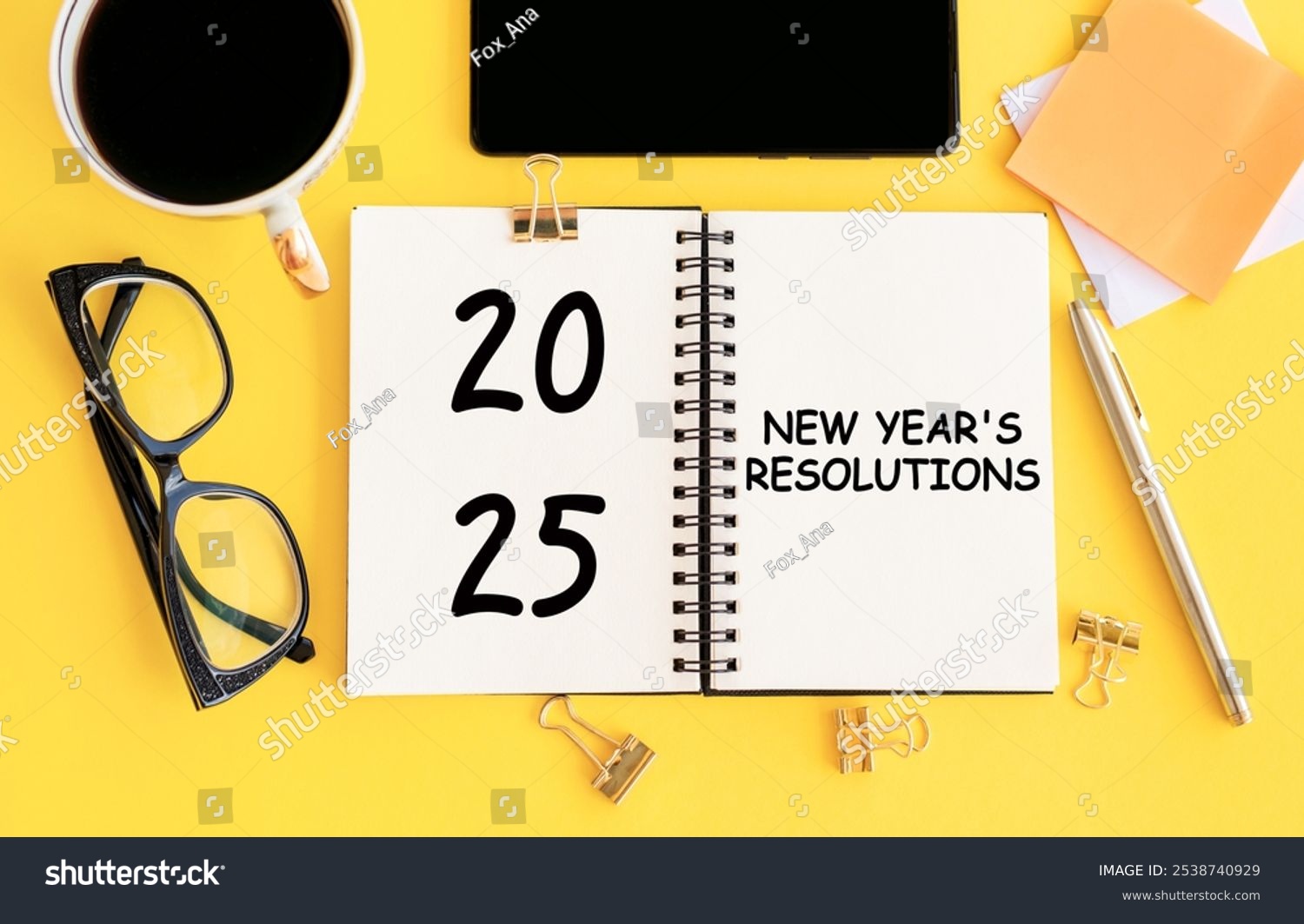 136 2025 New Year Resolutions Sticky Notes Images, Stock Photos, 3D ...